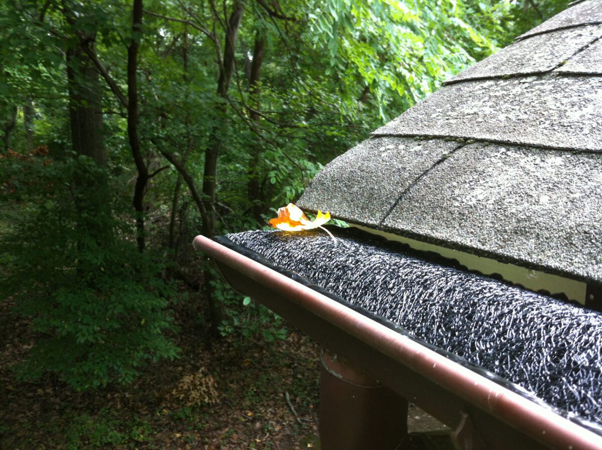 Flo-Free Leaf Guard for 6″ Half Round Gutters – Smart Roof Products